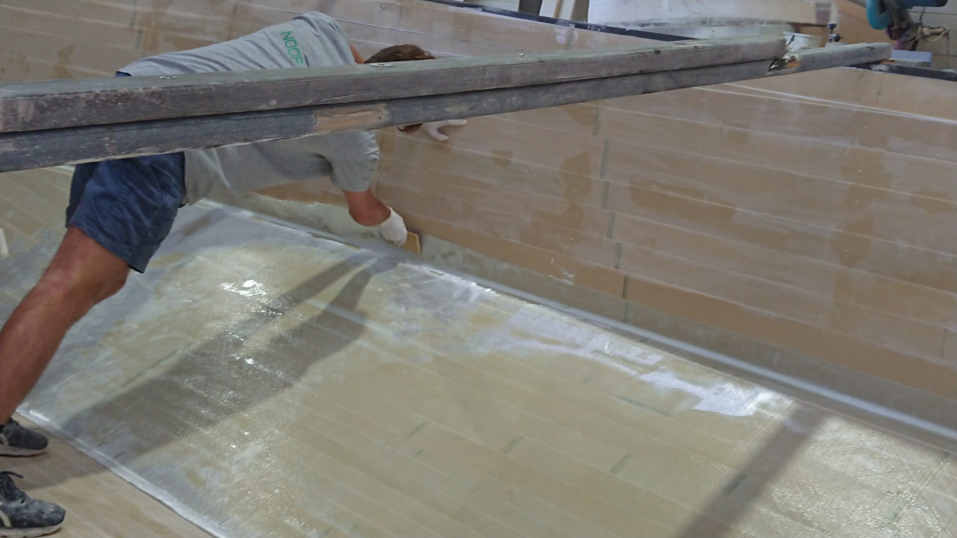Laminating the Inside - Duflex - Boat Construction | Lightweight ...